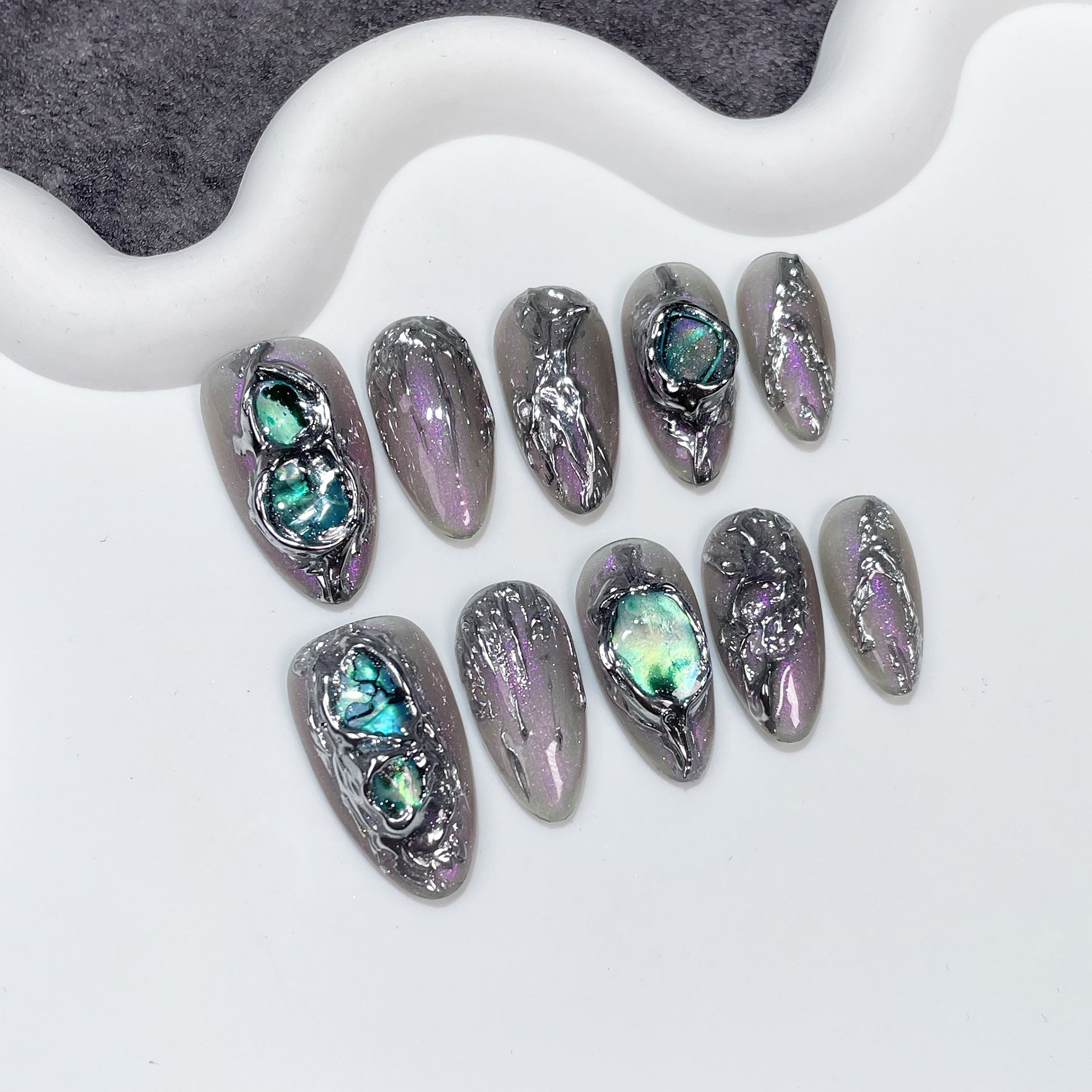 Baroque Aurora Press on Nail – Laura Marla